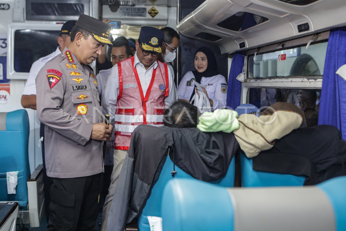 KAPOLRI DAN MENHUB TINJAU STASIUN PASAR SENEN | ANTARA Foto