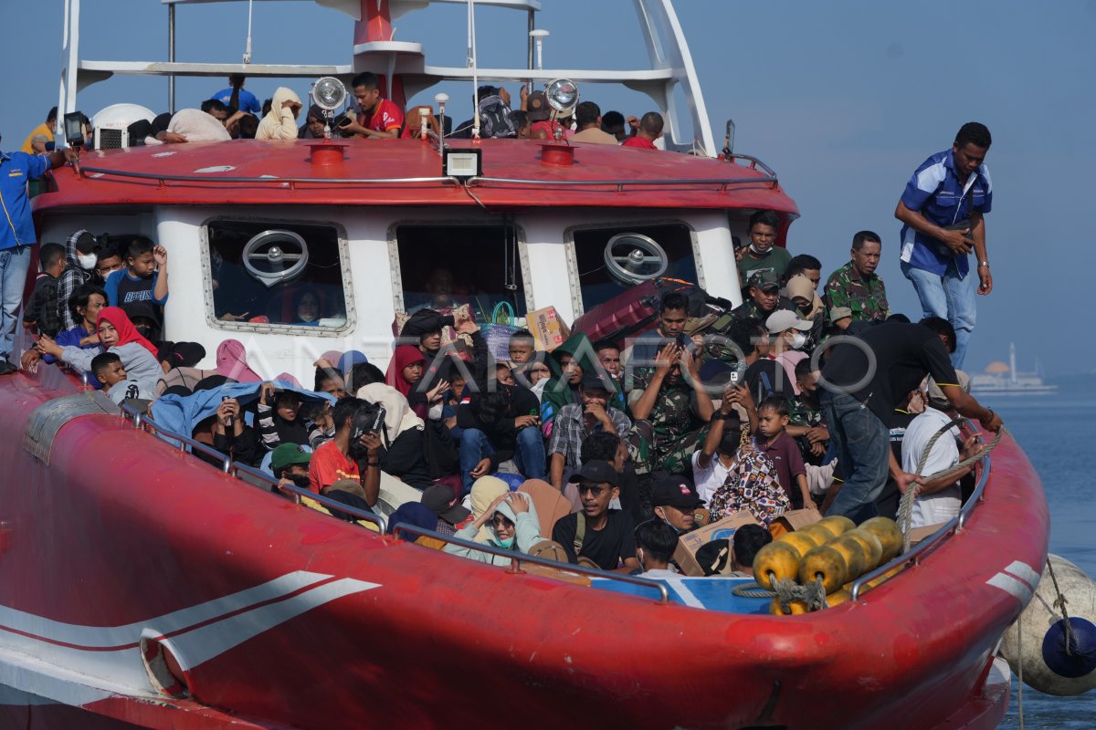 PUNCAK ARUS MUDIK DI PELABUHAN NUSANTARA KENDARI | ANTARA Foto