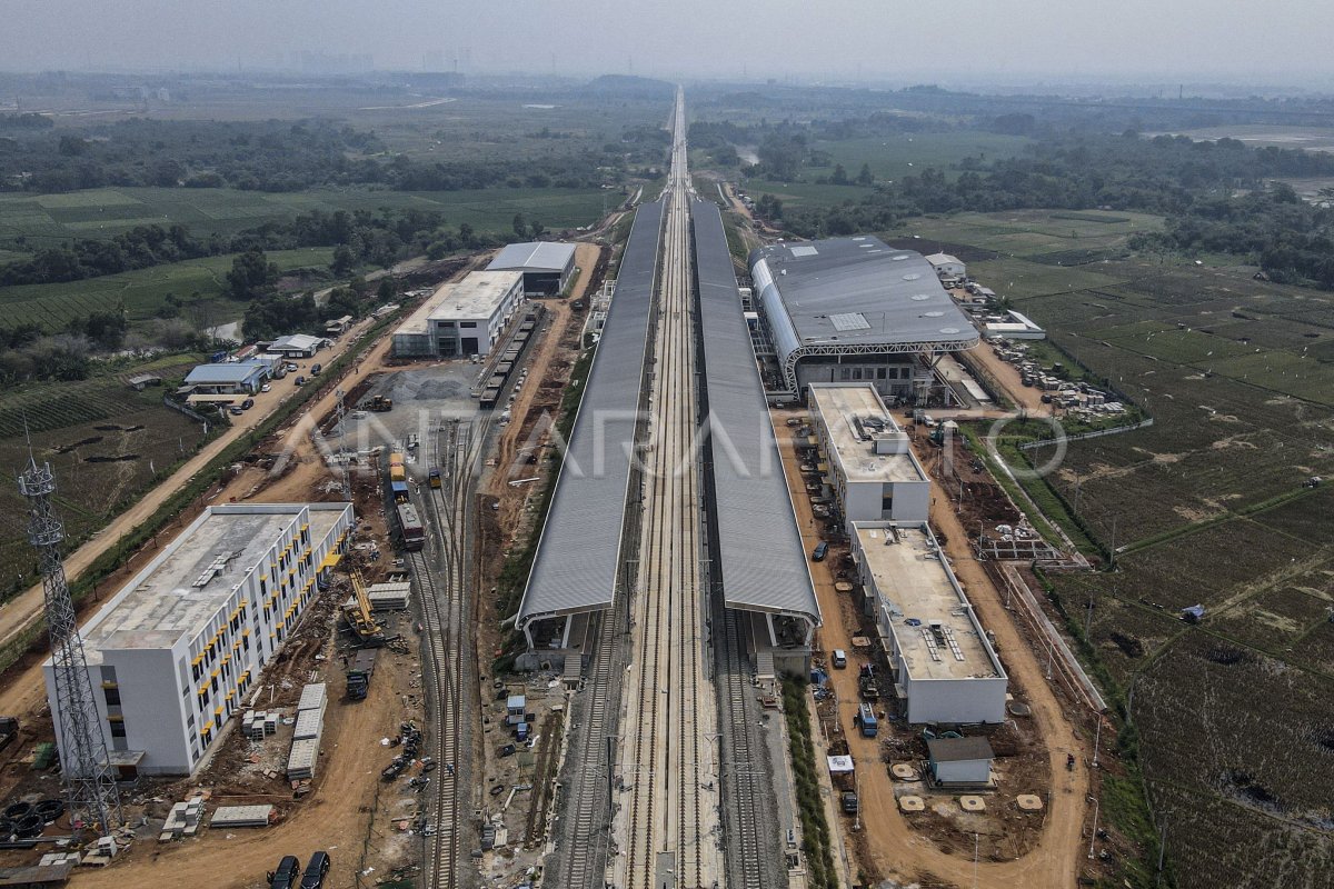 Progres pembangunan Stasiun Kereta Cepat Karawang | ANTARA Foto
