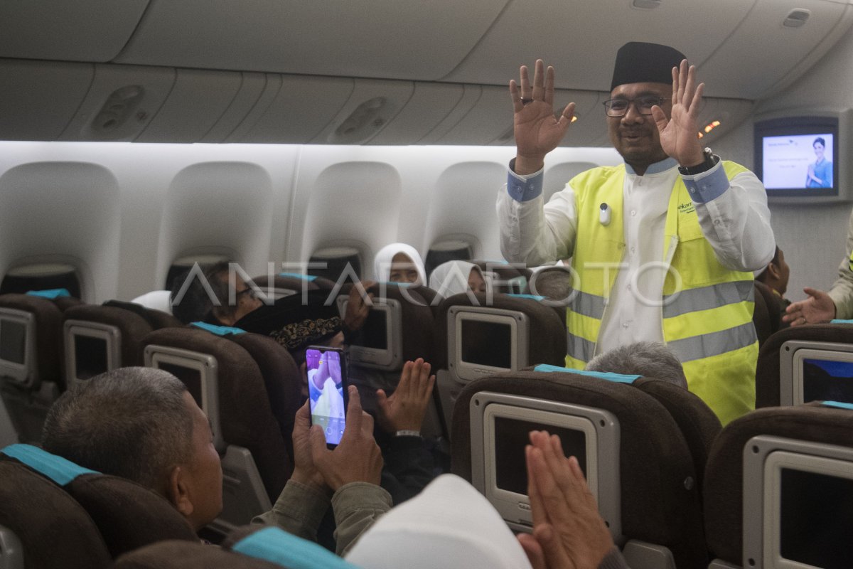 Menag melepas keberangkatan kloter pertama jamaah calon haji | ANTARA Foto Menag melepas keberangkatan kloter pertama jamaah calon haji | ANTARA Foto