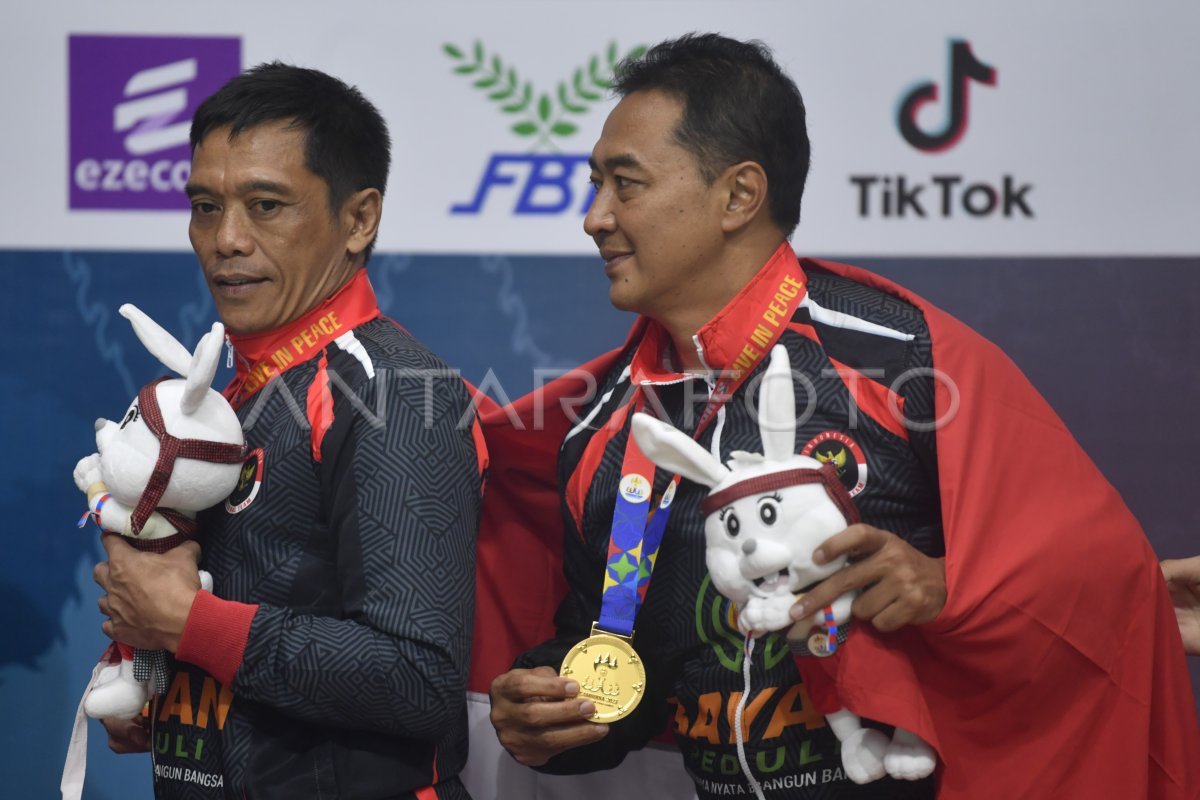 Hari Susanto/Ukun Rukaendi raih emas bulu tangkis ganda putra | ANTARA Foto