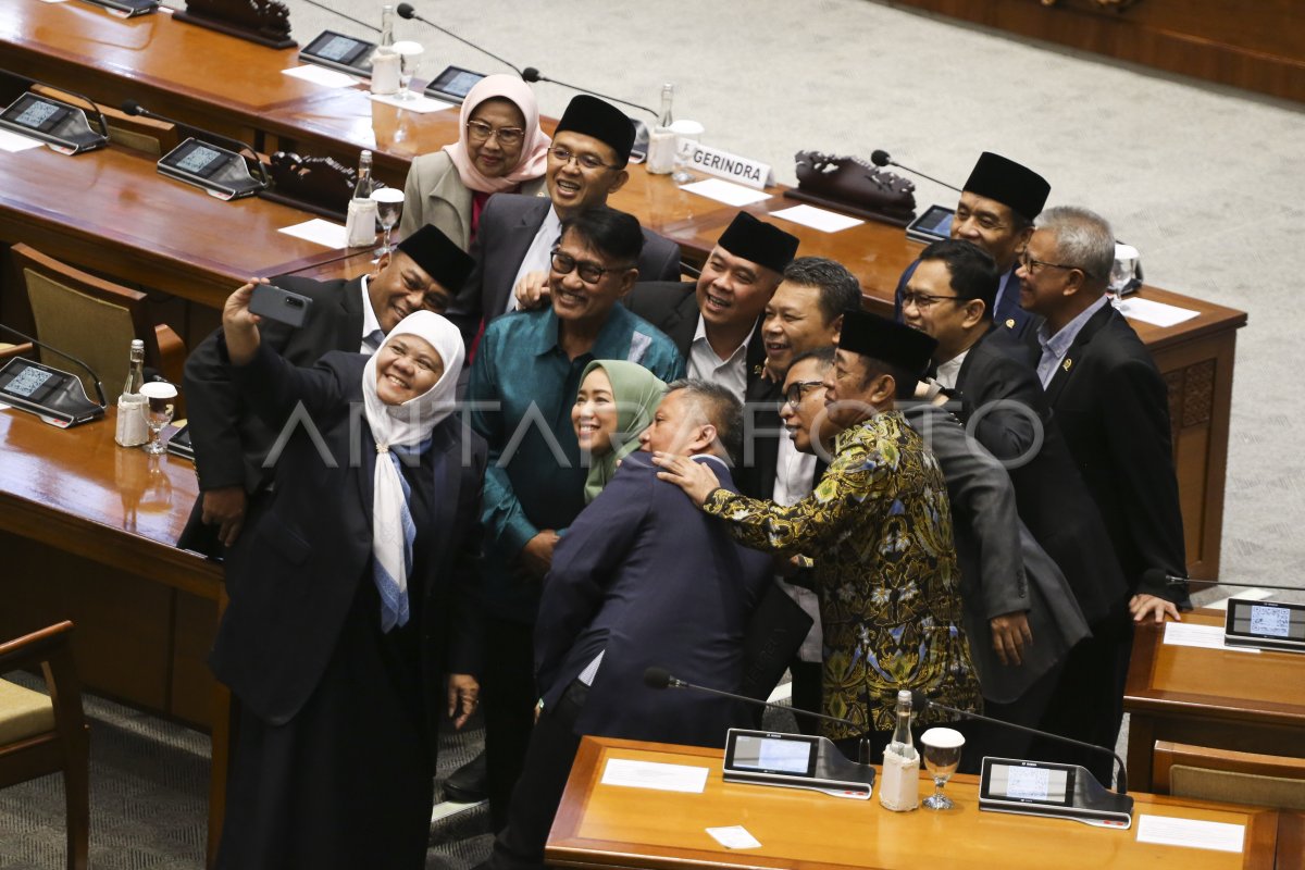 Rapat Paripurna DPR sahkan anggota BPK terpilih | ANTARA Foto