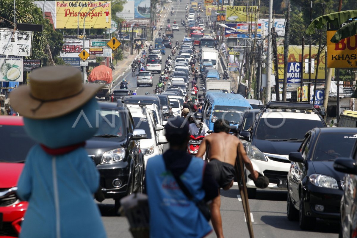 Kepadatan jalur Puncak Bogor libur Tahun Baru Islam | ANTARA Foto