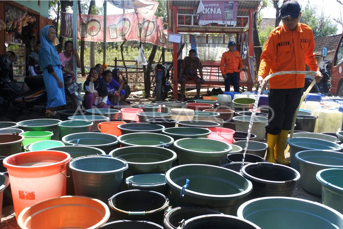 Krisis air bersih di Situbondo | ANTARA Foto