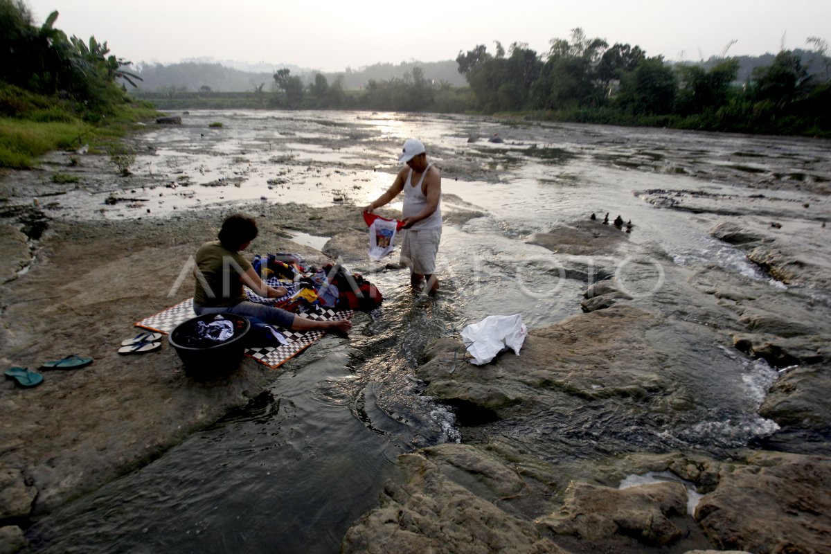 Puncak musim kemarau di Indonesia | ANTARA Foto
