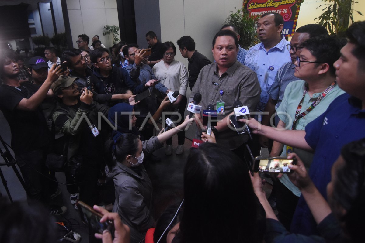 KPK geledah Kantor Kemnaker | ANTARA Foto KPK geledah Kantor Kemnaker | ANTARA Foto
