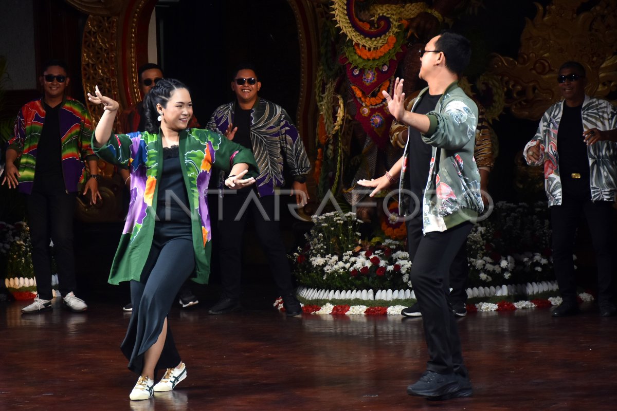 Fashion Show Bali Bangkit | ANTARA Foto