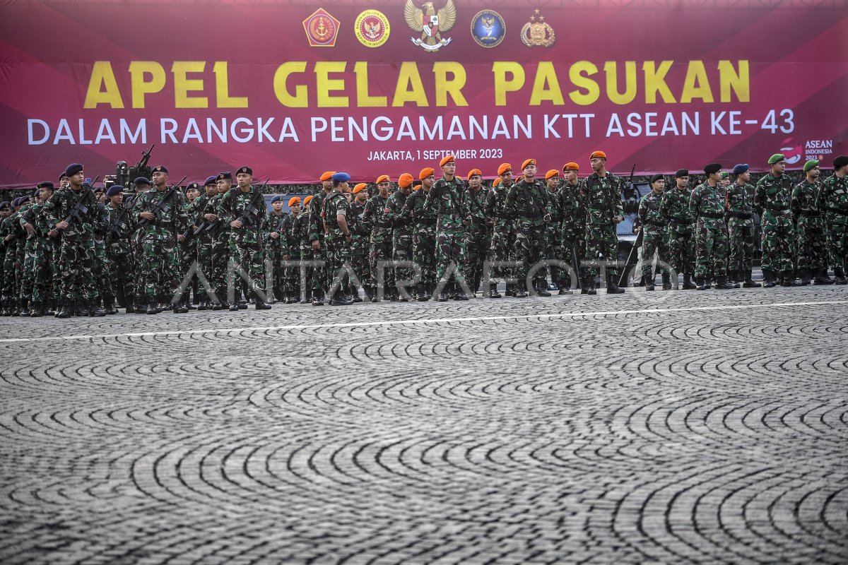 Apel gelar pasukan pengamanan KTT ke-43 ASEAN | ANTARA Foto