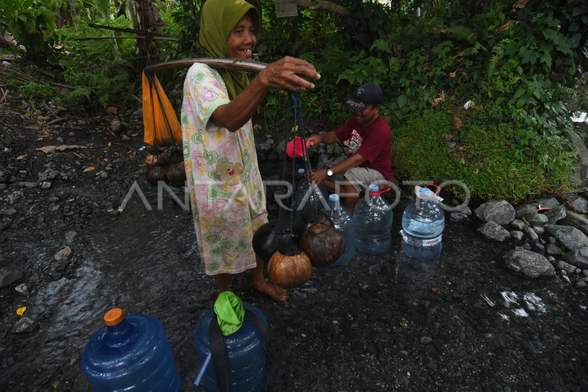 Kebutuhan air pada musim kemarau | ANTARA Foto