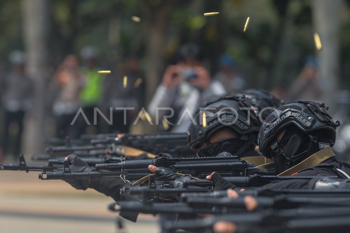 Simulasi pengamanan pemilu di Bandung | ANTARA Foto