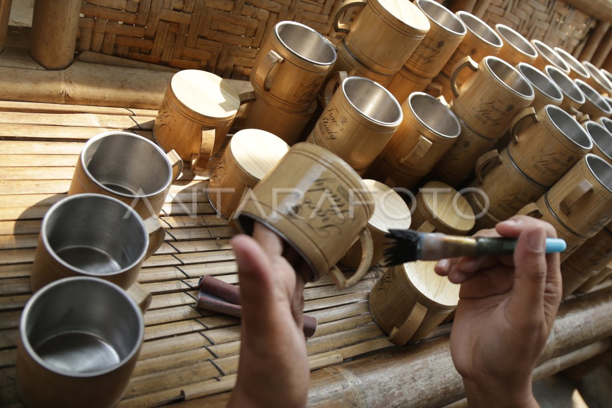Produksi kerajinan bambu di Sukabumi | ANTARA Foto