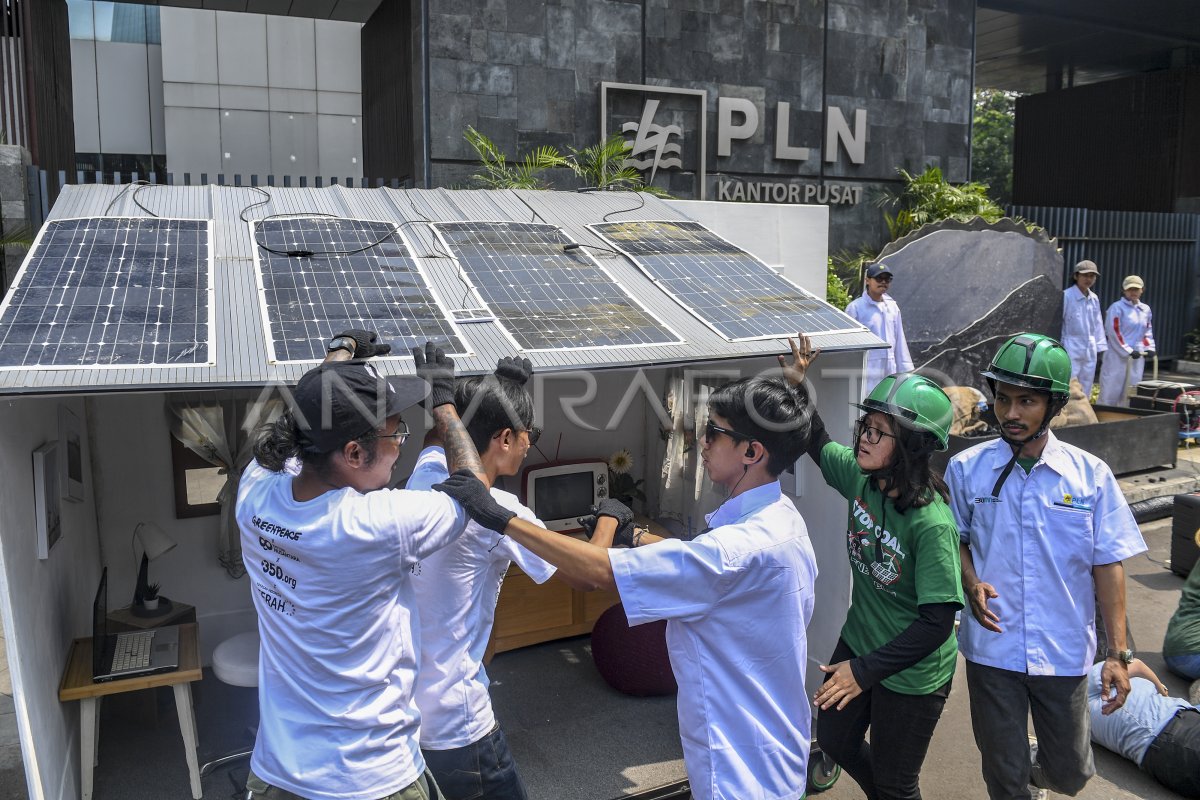 Action with renewable energy transition | ANTARA Foto Action with renewable energy transition | ANTARA Foto