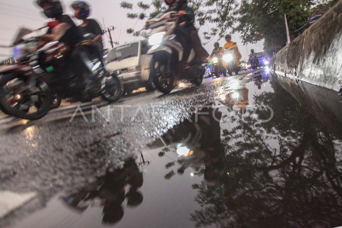Peralihan musim kemarau ke musim hujan di Indonesia | ANTARA Foto