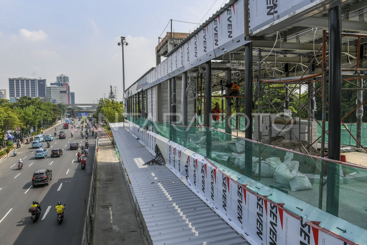 Progres revitalisasi Halte Cawang Central | ANTARA Foto