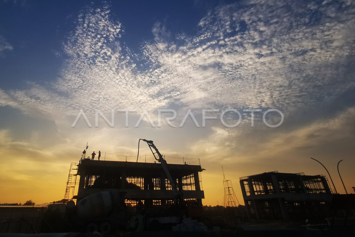 BI perkirakan perekonomian dunia 2024 melambat | ANTARA Foto BI perkirakan perekonomian dunia 2024 melambat | ANTARA Foto