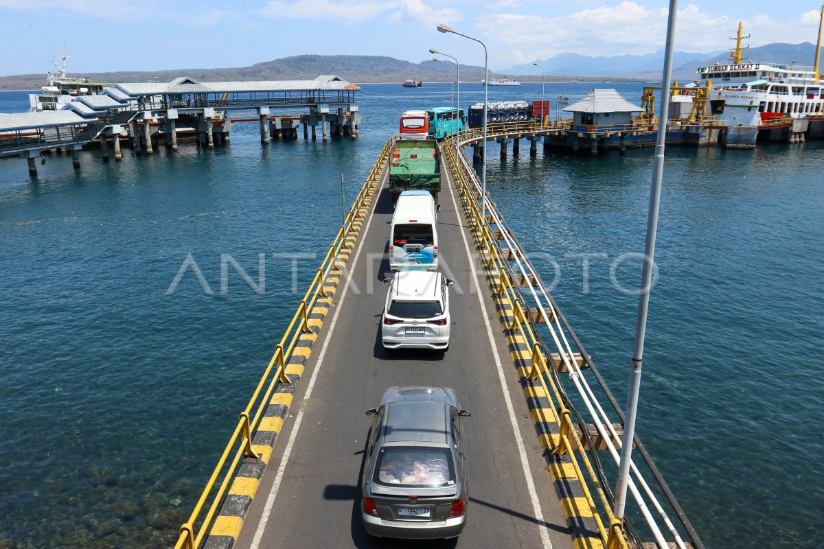 Pelabuhan Ketapang ramai lancar | ANTARA Foto