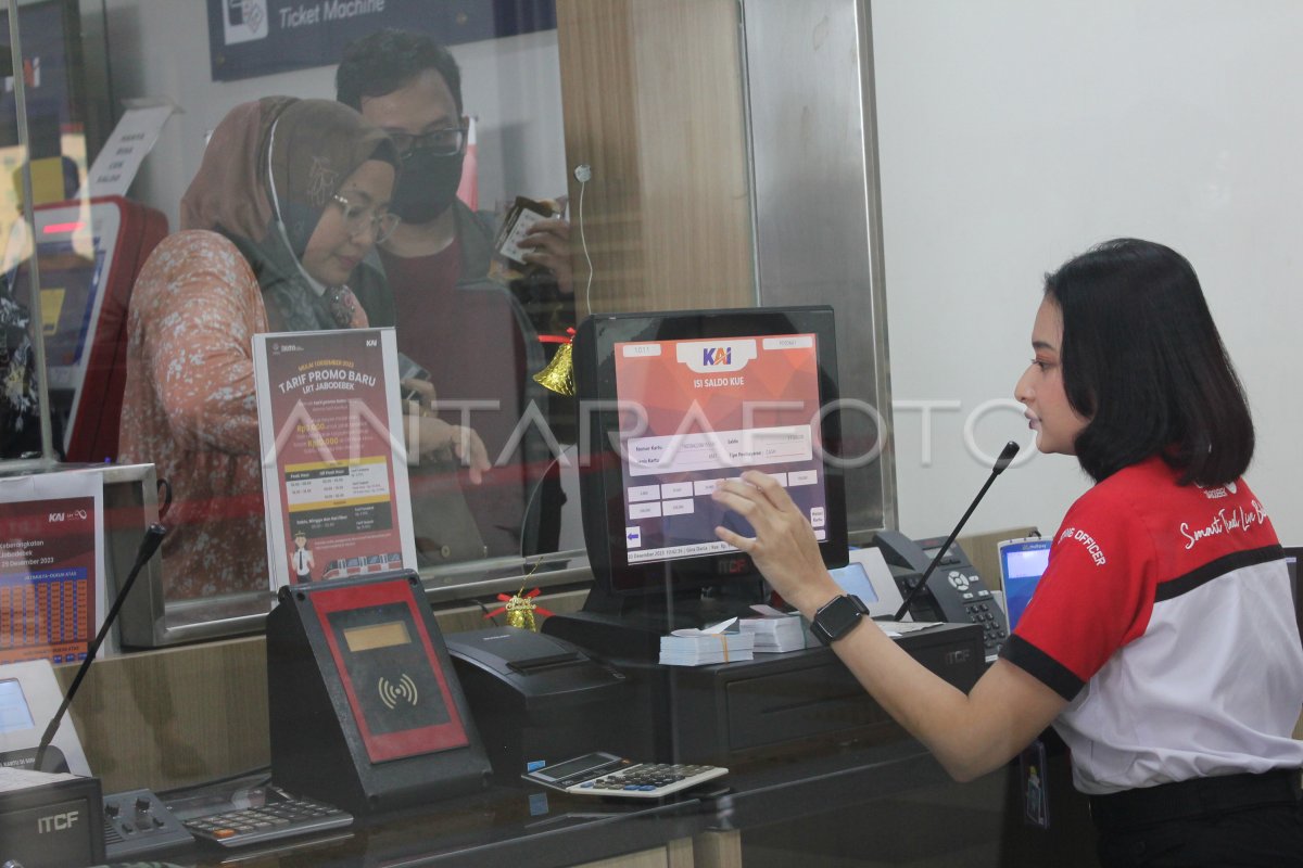 Kenaikan penumpang LRT Jabodebek selama libur Natal 2023 | ANTARA Foto Kenaikan penumpang LRT Jabodebek selama libur Natal 2023 | ANTARA Foto