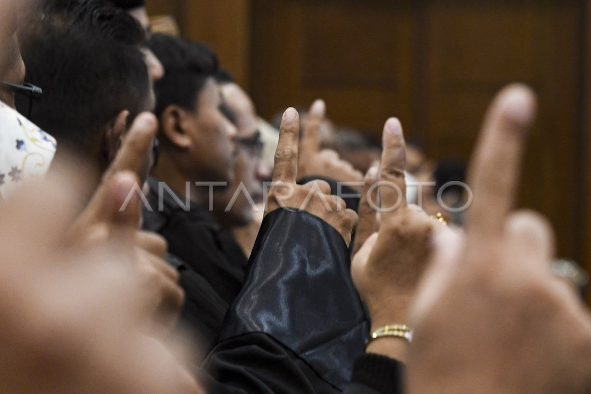 Deklarasi advokat sebagai Tim Hukum Nasional Amin | ANTARA Foto Deklarasi advokat sebagai Tim Hukum Nasional Amin | ANTARA Foto