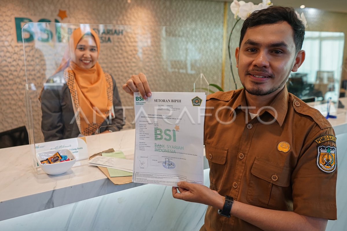 Pelunasan biaya perjalanan haji 2024 | ANTARA Foto Pelunasan biaya perjalanan haji 2024 | ANTARA Foto