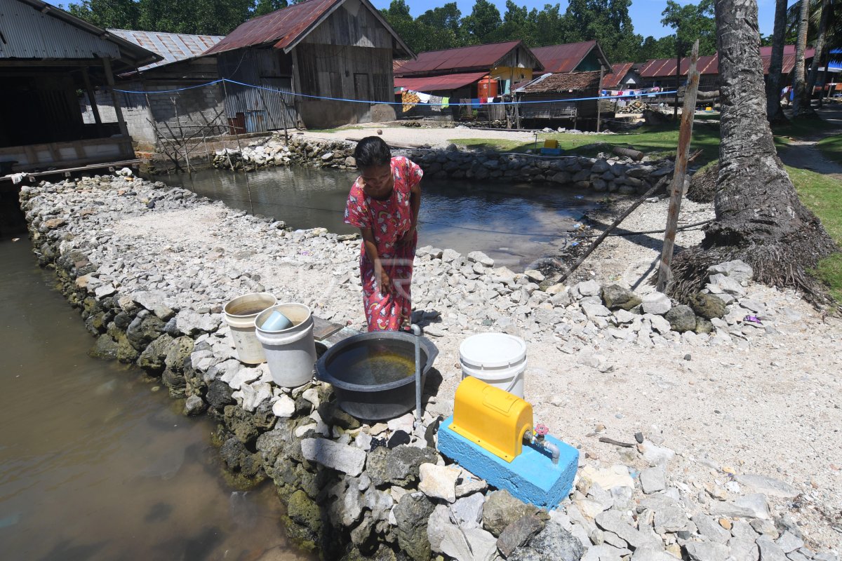 Akses air minum layak bagi masyarakat | ANTARA Foto Akses air minum layak bagi masyarakat | ANTARA Foto