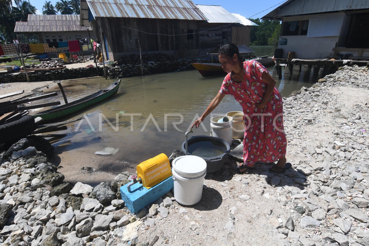 Akses air minum layak bagi masyarakat | ANTARA Foto Akses air minum layak bagi masyarakat | ANTARA Foto