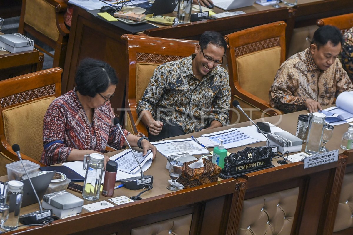 Raker komisi X DPR dengan Kemendikbudristek | ANTARA Foto