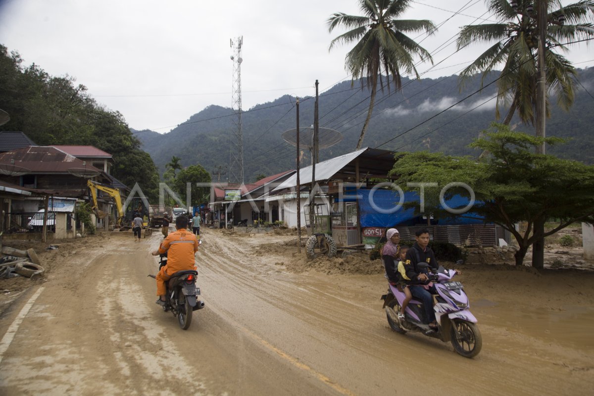 Masa tanggap darurat banjir bandang Kabupaten Pesisir Selatan | ANTARA Foto
