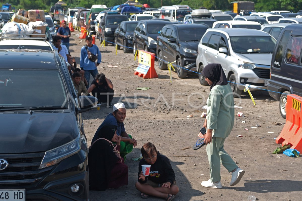 Antisipasi kemacetan di Pelabuhan Gilimanuk Bali | ANTARA Foto