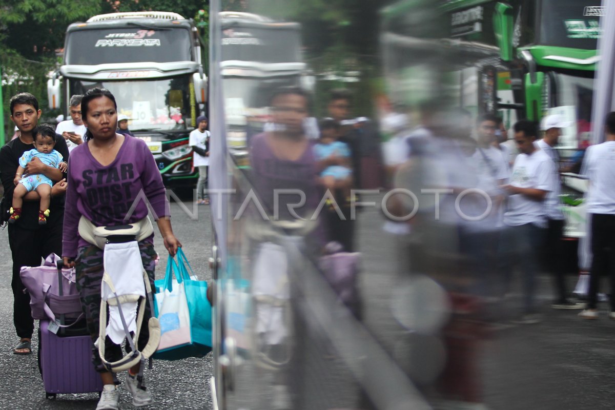 Mudik Asyik Bersama BUMN di Surabaya | ANTARA Foto