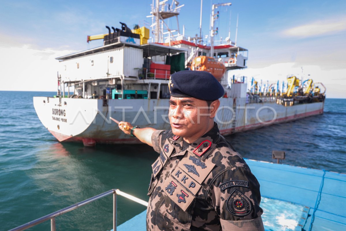 PSDKP segel kapal di Perairan Lamongan | ANTARA Foto