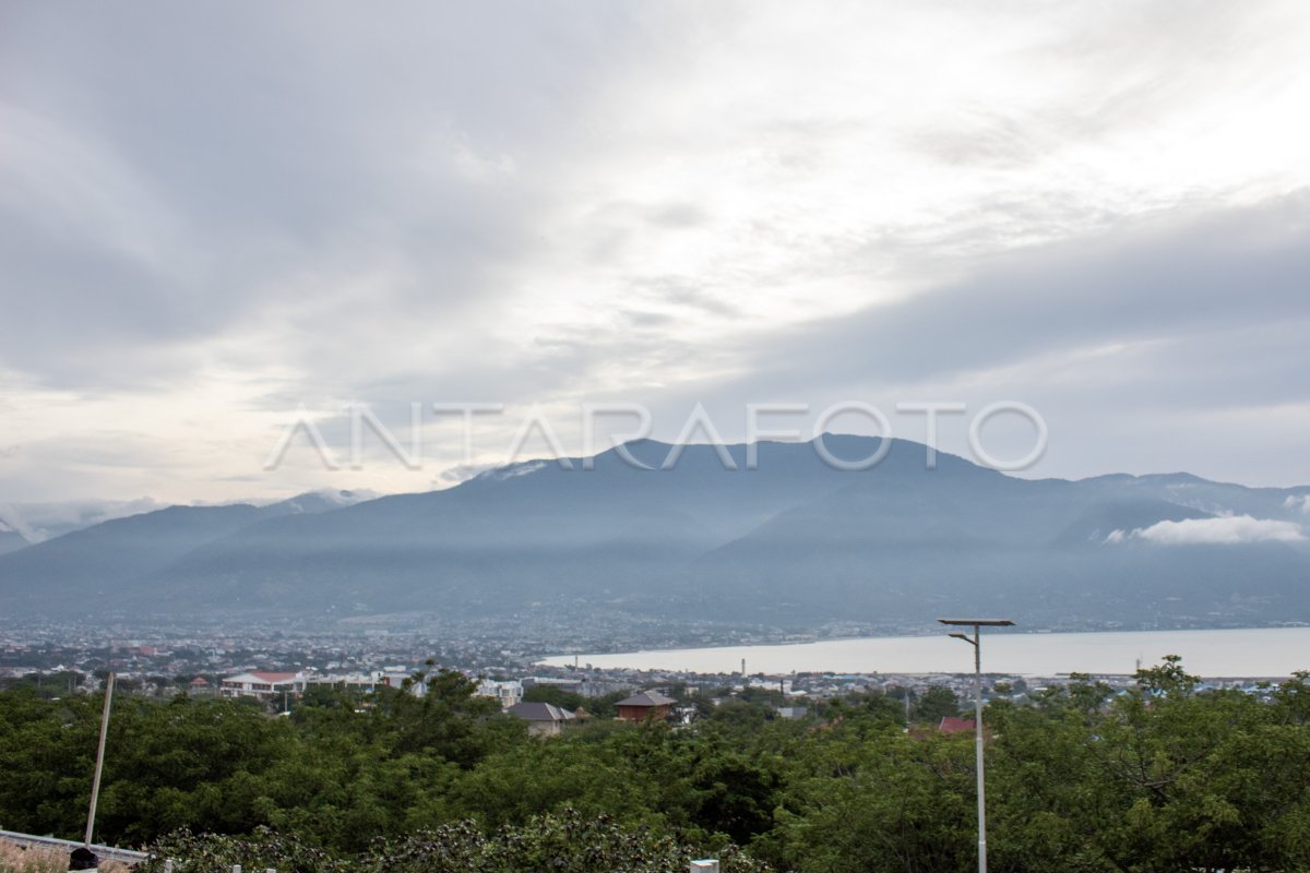 Dampak erupsi Gunung Ruang di Palu | ANTARA Foto Dampak erupsi Gunung Ruang di Palu | ANTARA Foto