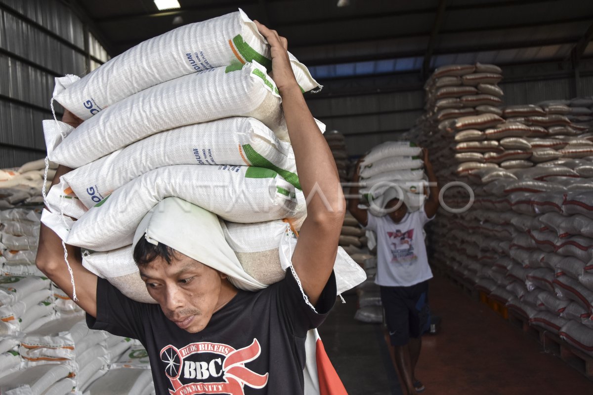 Stok beras bulog di Priangan Timur | ANTARA Foto