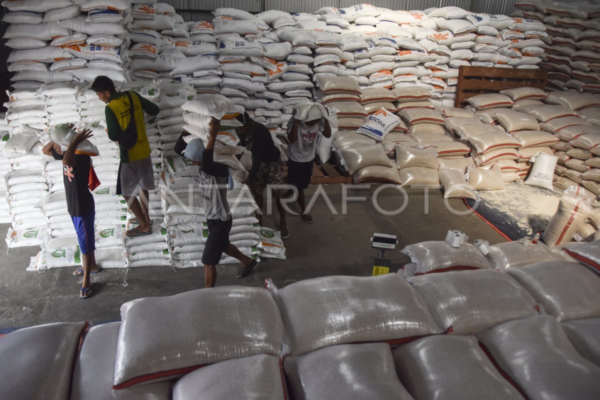 Stok beras bulog di Priangan Timur | ANTARA Foto