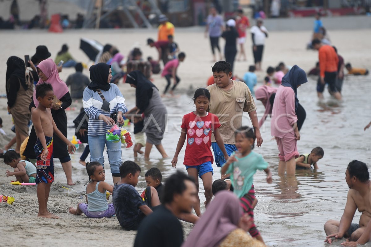 Libur Idul Adha di Ancol | ANTARA Foto