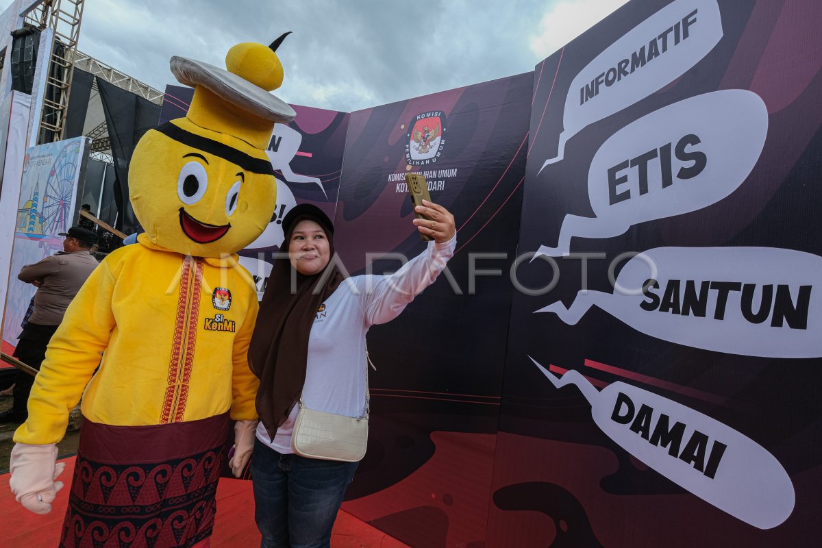 Peluncuran maskot Pilkada di Kendari | ANTARA Foto