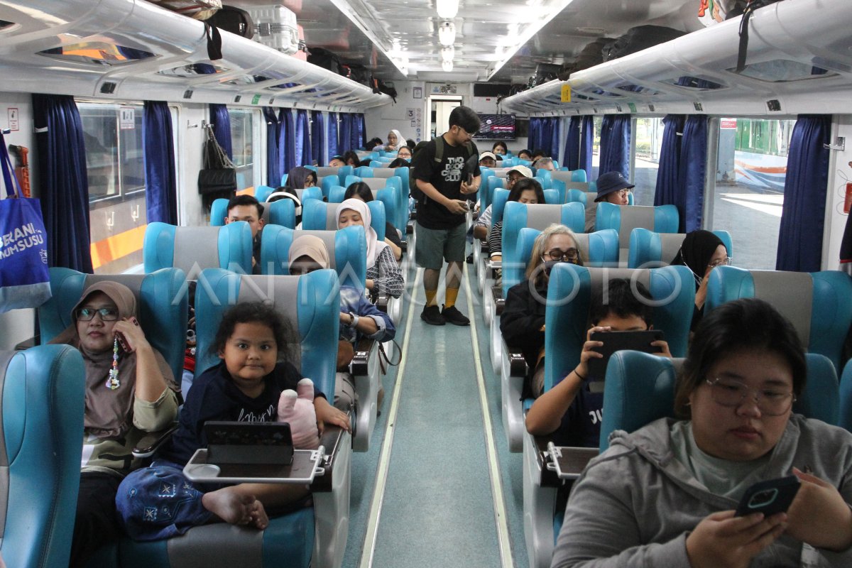 Peningkatan volume penumpang kereta api di stasiun Malang | ANTARA Foto Peningkatan volume penumpang kereta api di stasiun Malang | ANTARA Foto