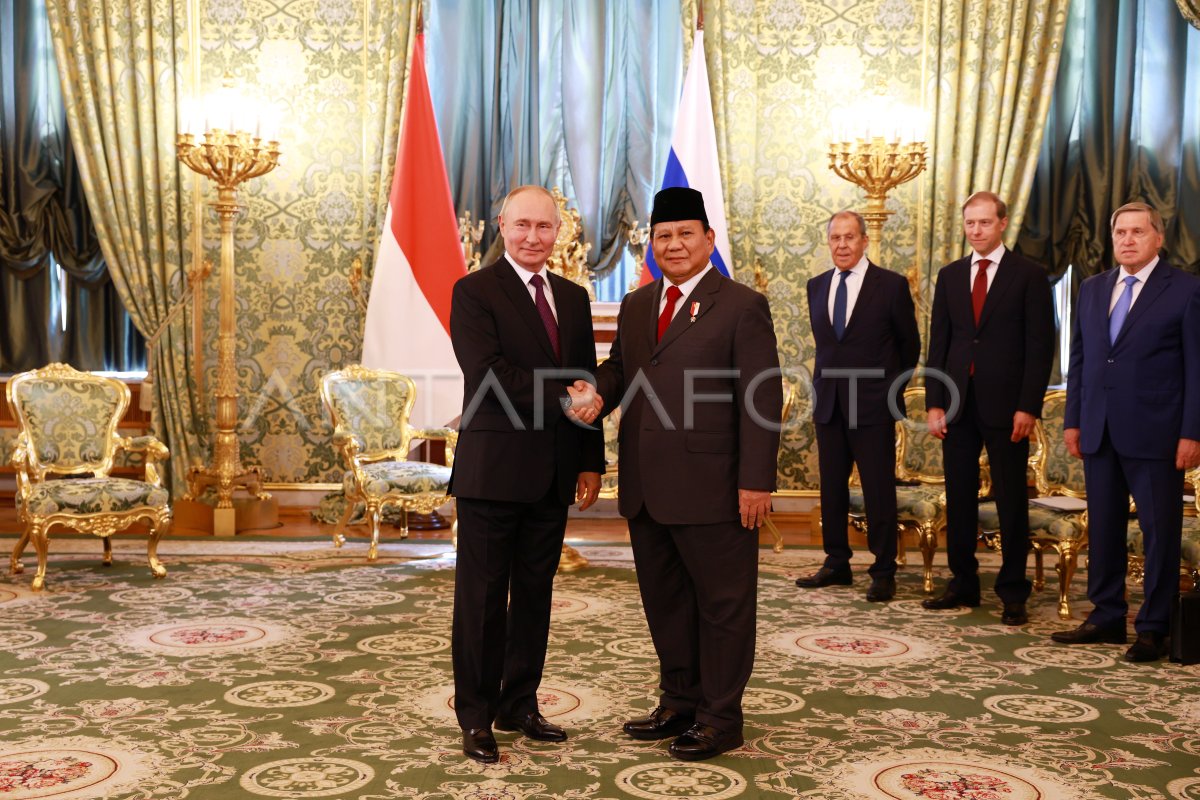 Pertemuan Prabowo dengan Vladimir Putin | ANTARA Foto