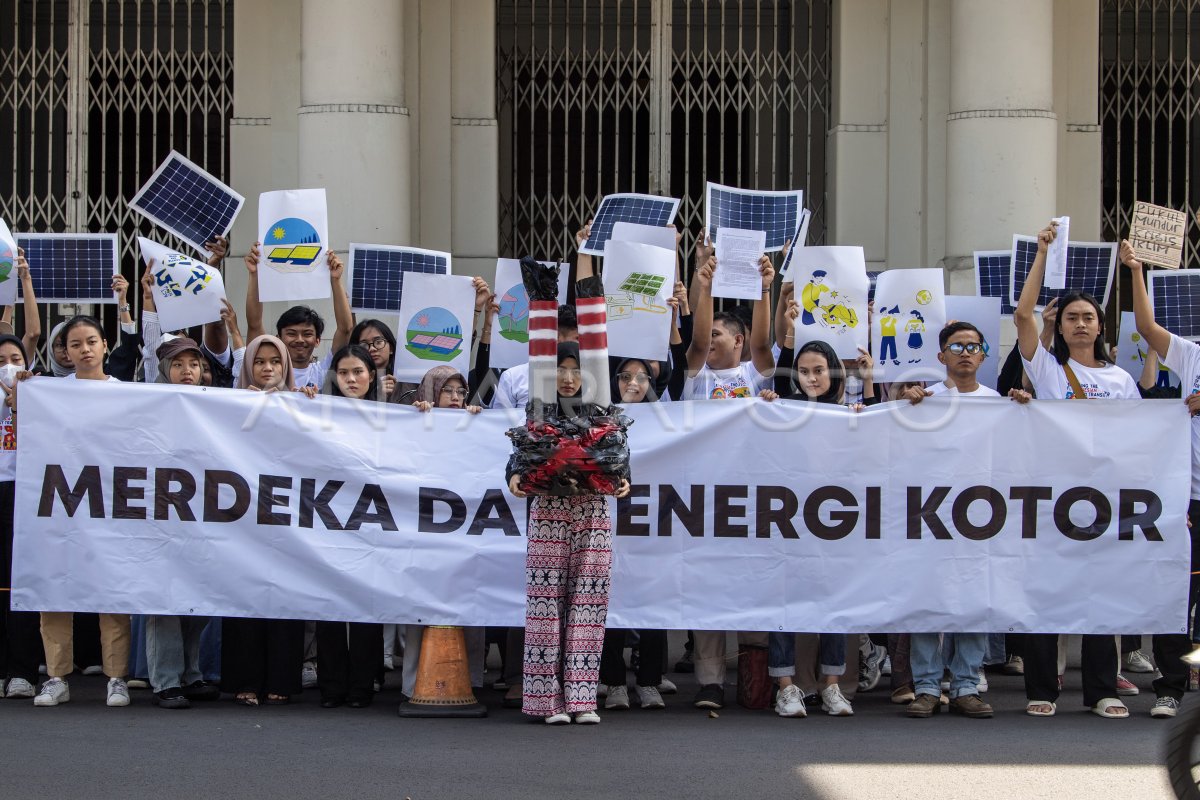 Aksi Simpatik Percepatan Transisi Energi Di Indonesia Antara Foto