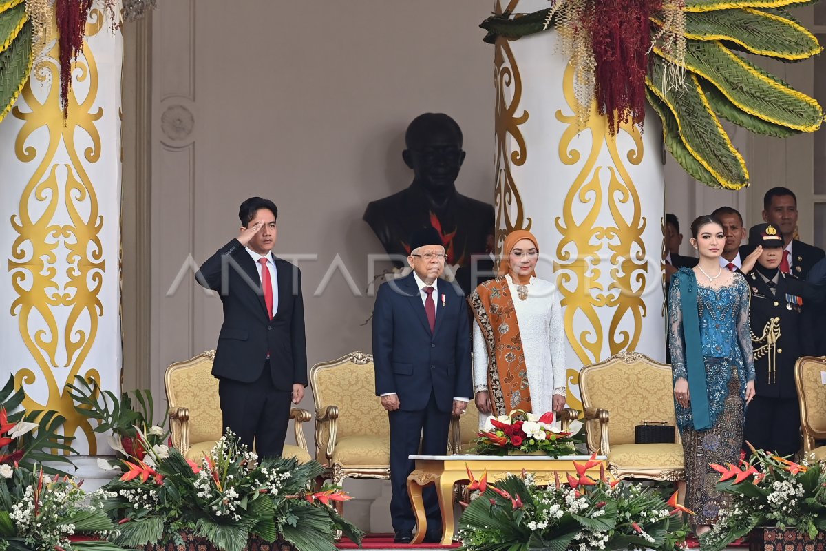 Upacara Penurunan Bendera Merah Putih di Jakarta | ANTARA Foto