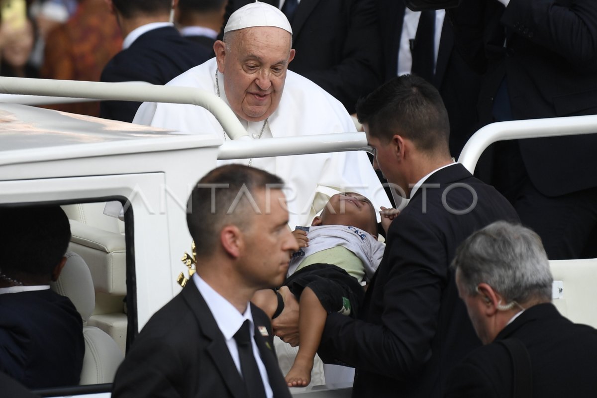 Misa akbar di Stadion Utama GBK | ANTARA Foto