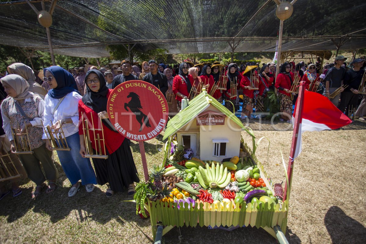 Tradisi sedekah bumi Cibuntu | ANTARA Foto