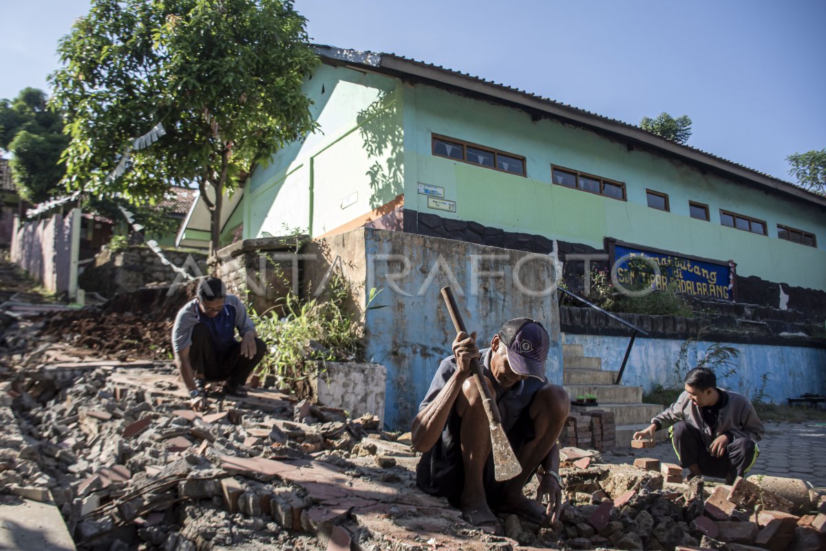 Dampak gempa Sukabumi di Kabupaten Bandung Barat | ANTARA Foto