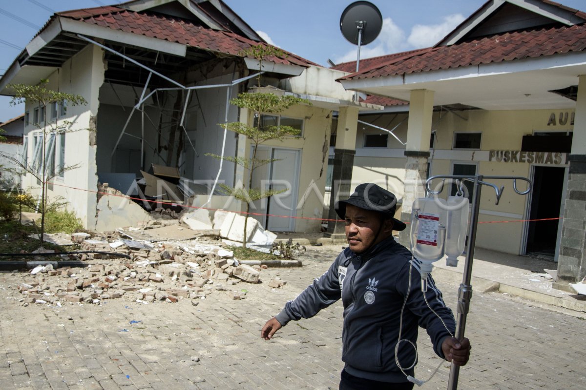 Dampak gempa kertasari Kabupaten Bandung | ANTARA Foto