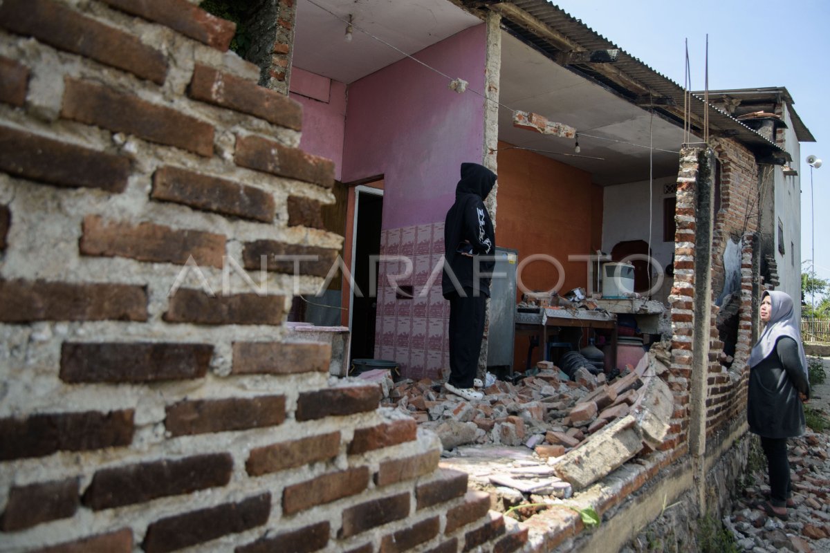 Dampak gempa kertasari Kabupaten Bandung | ANTARA Foto