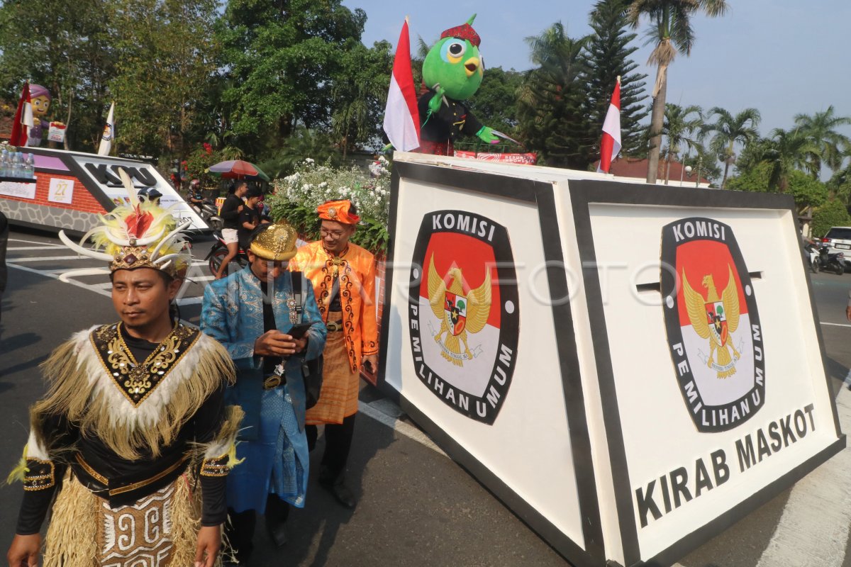 Kirab maskot Pilkada 2024 di Kota Kediri | ANTARA Foto