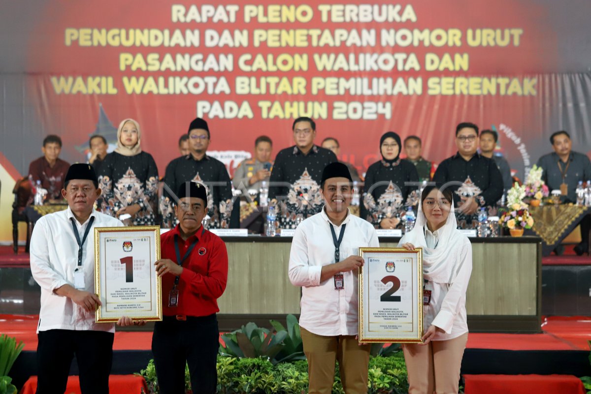 Pengundian nomor urut Pilkada Kota Blitar 2024 | ANTARA Foto