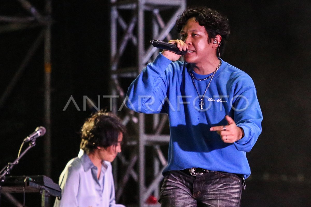 Penampilan Hindia di Synchronize Fest 2024 | ANTARA Foto Penampilan Hindia di Synchronize Fest 2024 | ANTARA Foto