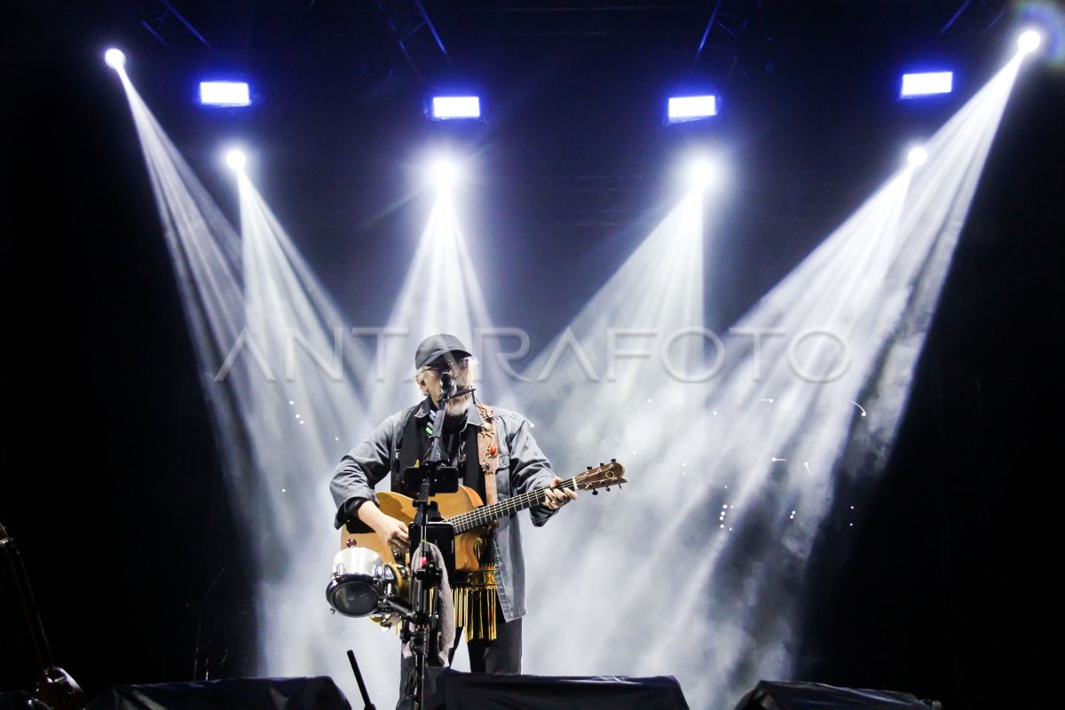 Konser Iwan Fals di Aceh | ANTARA Foto Konser Iwan Fals di Aceh | ANTARA Foto