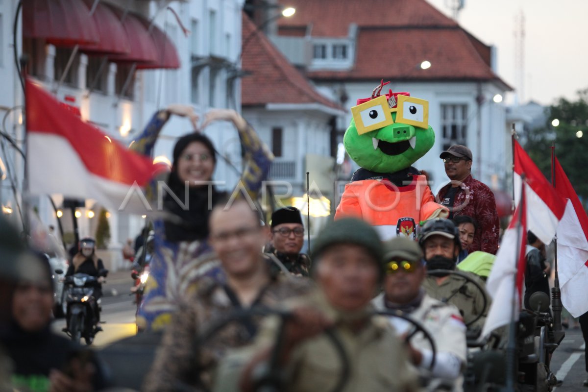 Kirab maskot Pilkada 2024 di Surabaya | ANTARA Foto