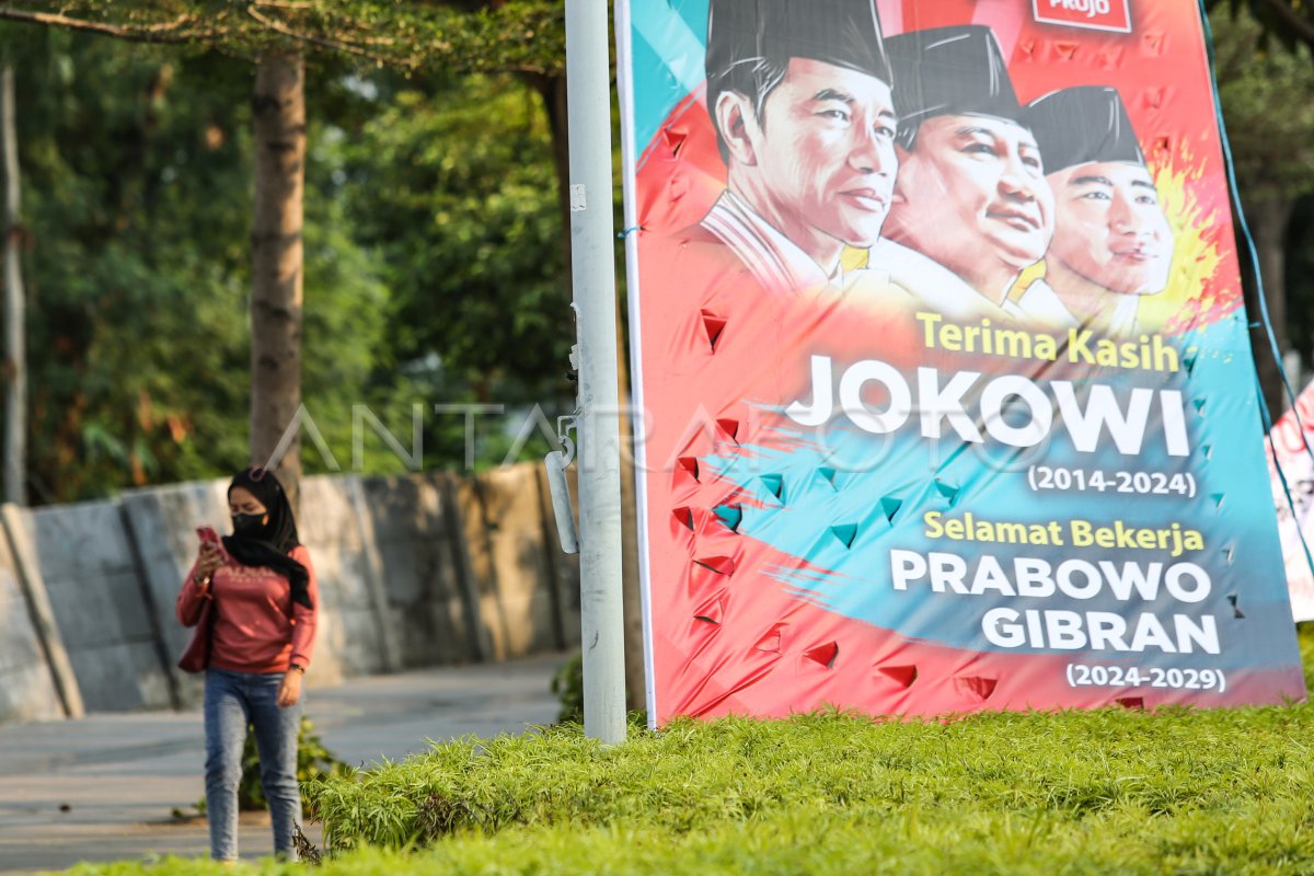 Spanduk ucapan terima kasih kepada Jokowi | ANTARA Foto Spanduk ucapan terima kasih kepada Jokowi | ANTARA Foto